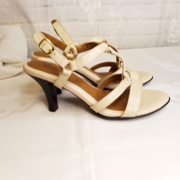 Eurosoft | Shoes | Euro Soft By Sofft Beige Sandals W 35 Heels 75 ...